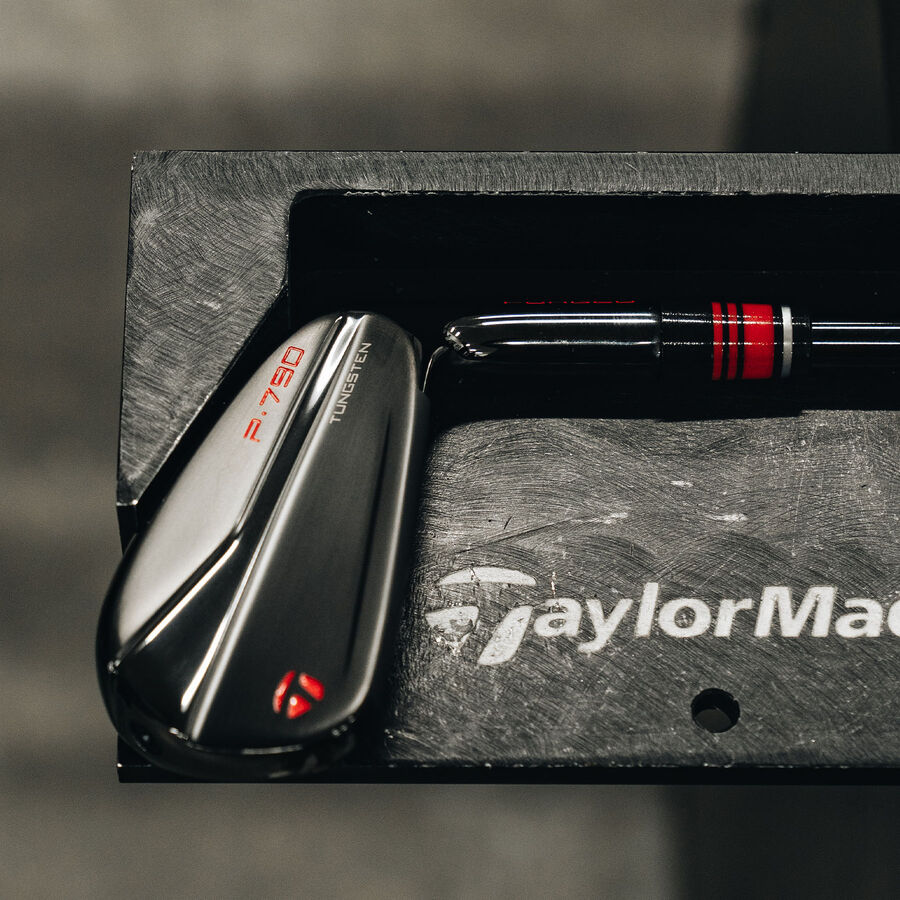 P790 Phantom Black Prism | Red | TaylorMade